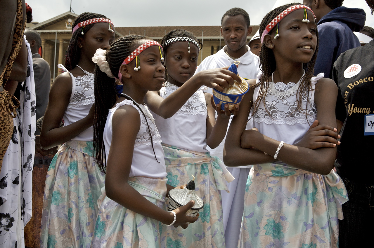 World Refugee Day: The world pays tribute to refugees with a rich mix ...