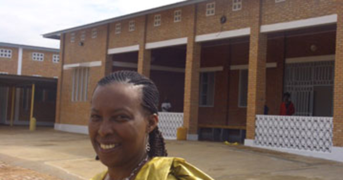 Nansen Award winner opens new hospital in Burundi | UNHCR Asia Pacific