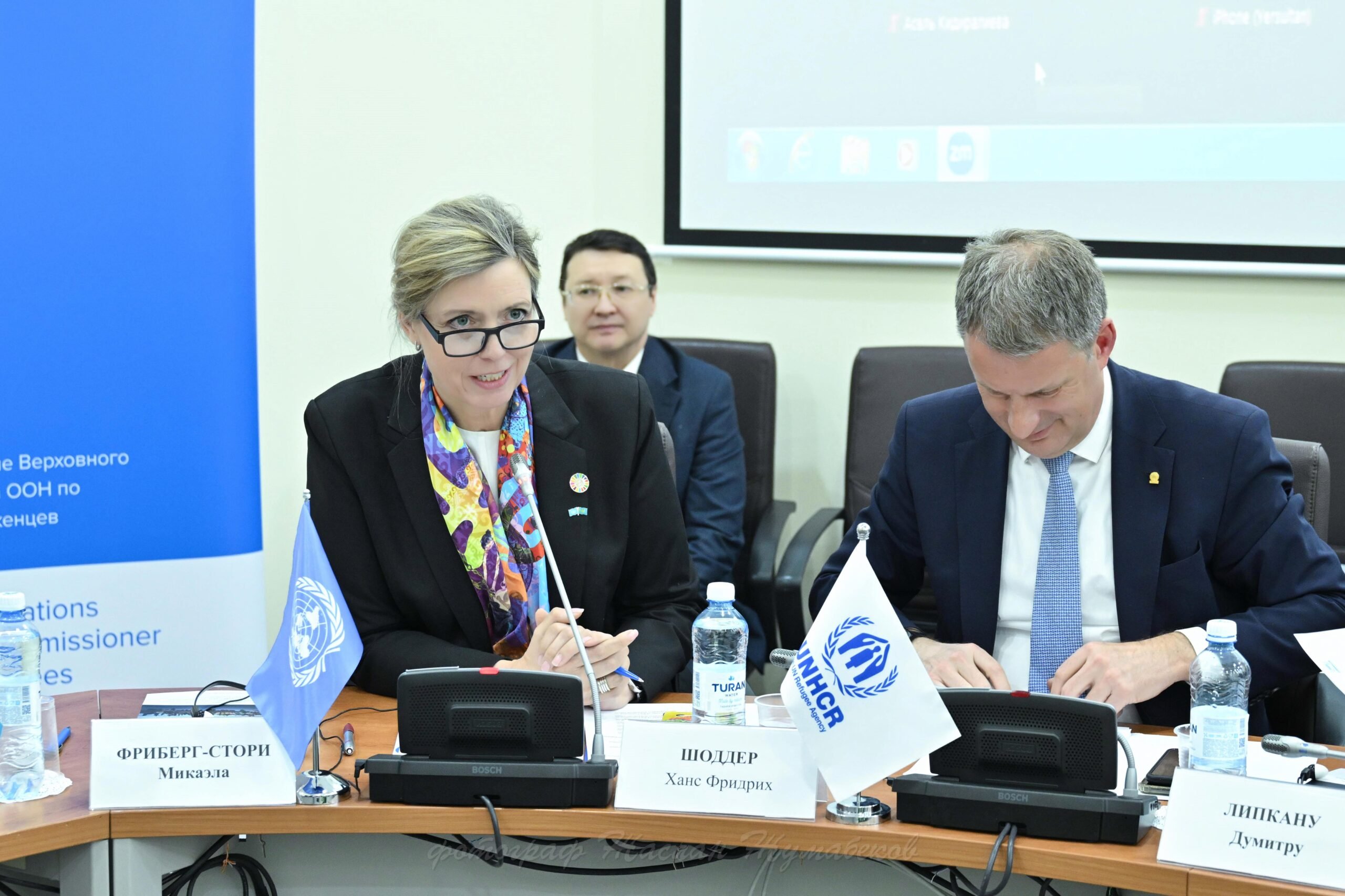 УВКБ ООН и члены парламента проводят тематическую встречу по вопросам ...