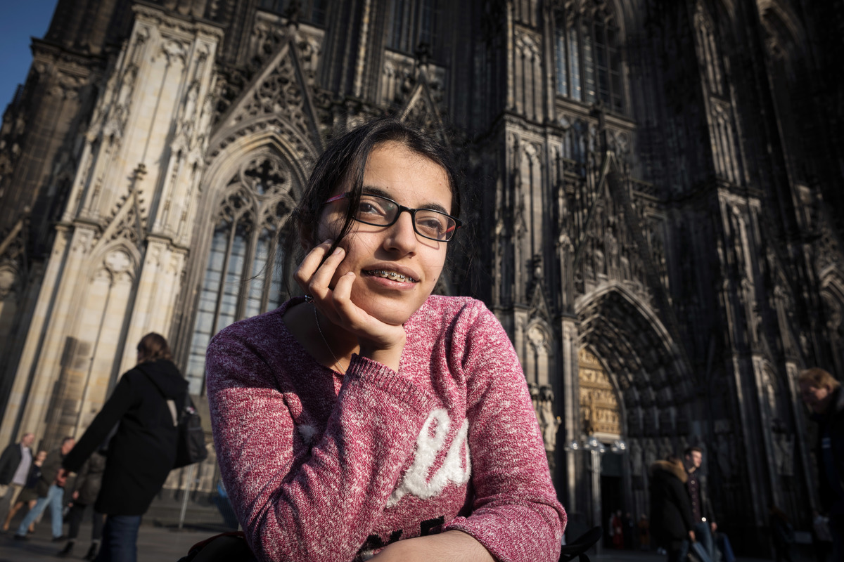Allemagne : une jeune Syrienne ayant fui en fauteuil roulant retrouve l ...