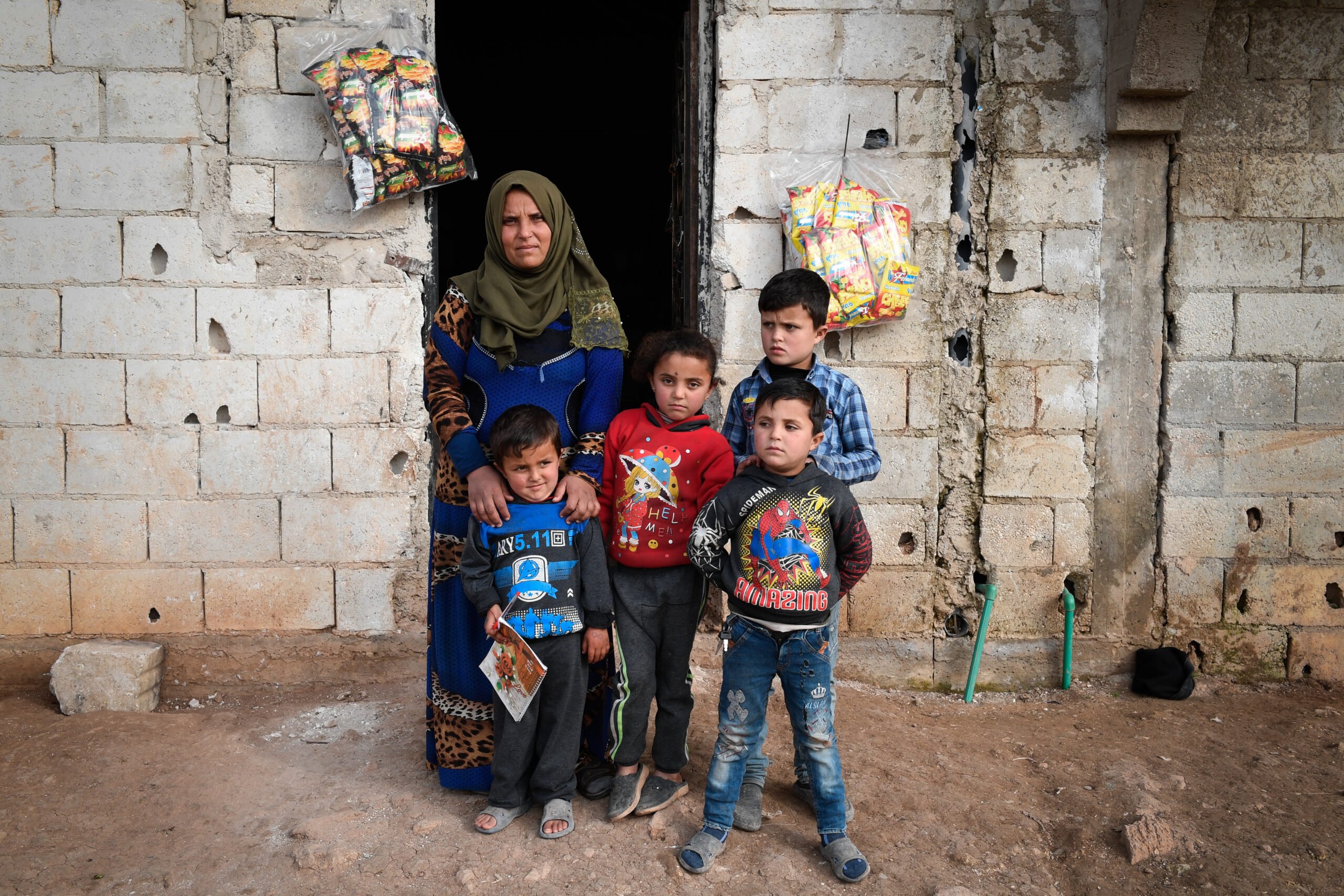 Single Syrian mother supports her family of 6 alone and works hard to ...