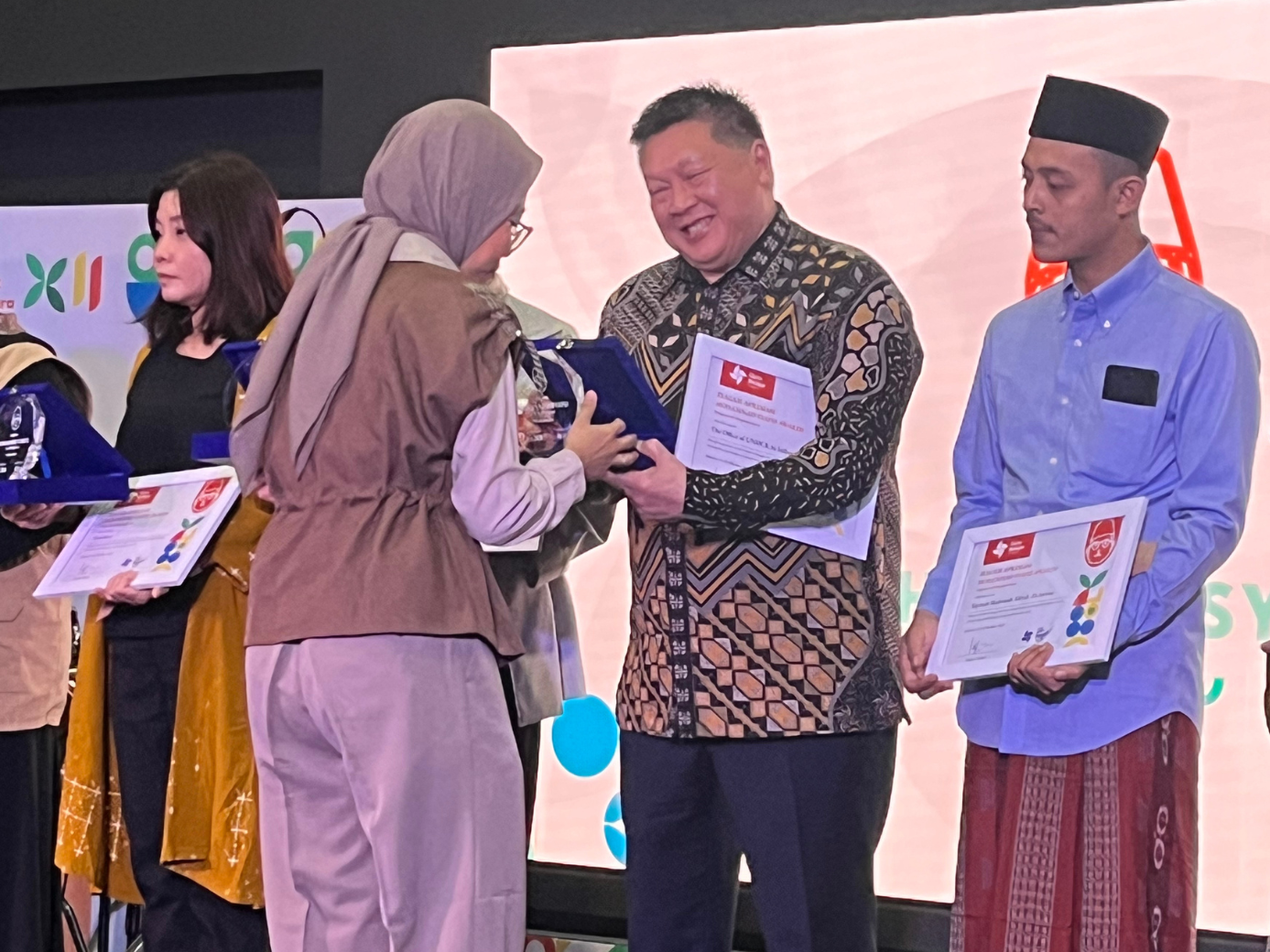UNHCR Indonesia Raih Mohammad Syafei Award di Acara Temu Pendidik ...