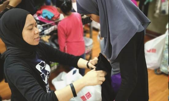 UNIQLO clothing treat for refugees on World Refugee Day | UNHCR Malaysia