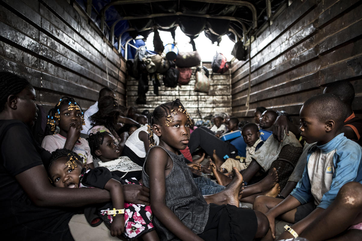 Hope and anxiety as Congolese refugees return home from Angola | UNHCR ...