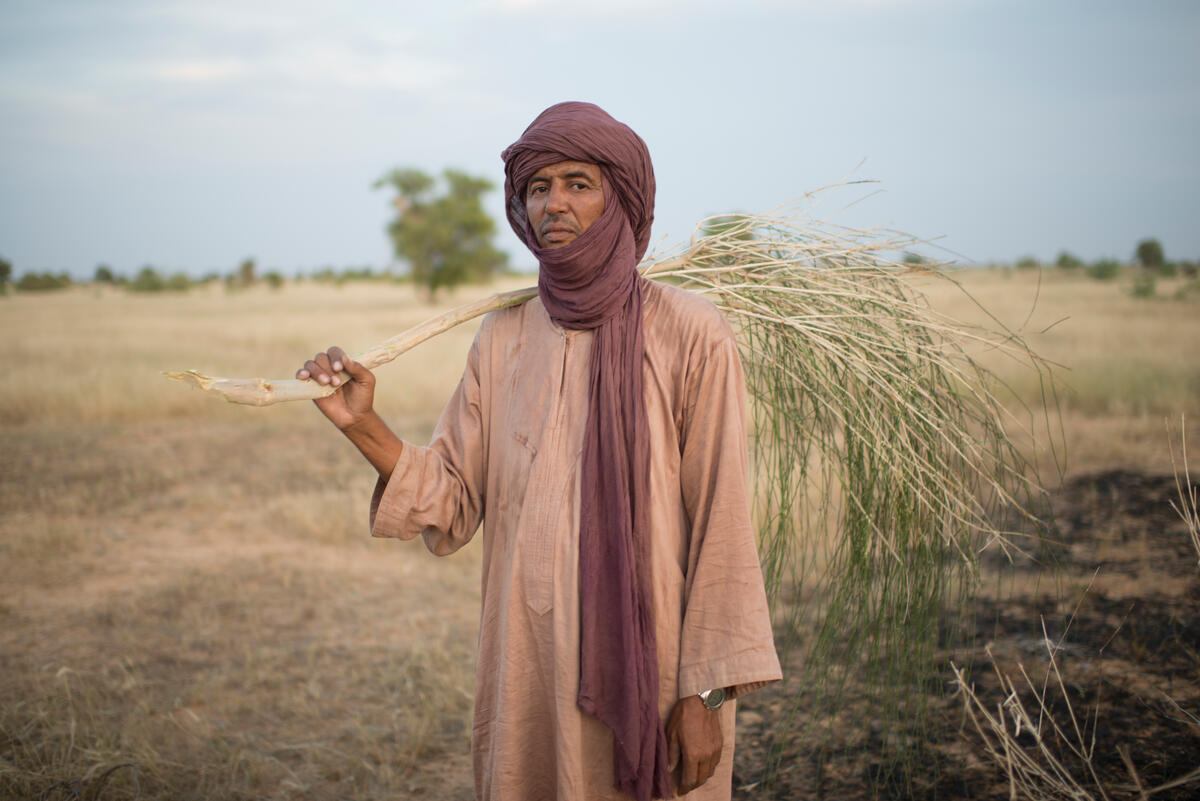 UNHCR distributes biometric ID cards to refugees in Senegal | UNHCR ...