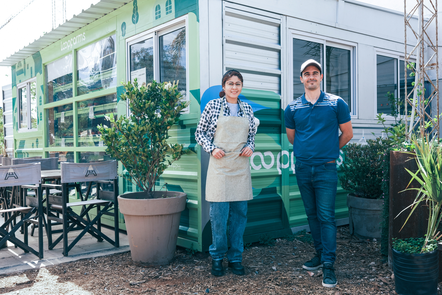 Venezuelan engineer discovers passion for urban agriculture in Argentina | UNHCR
