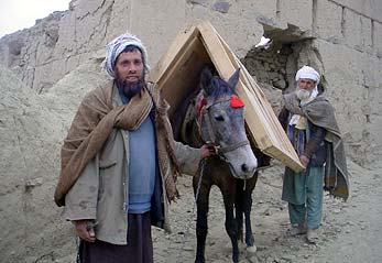 Afghan returnees step up house building as temperatures dip | UNHCR