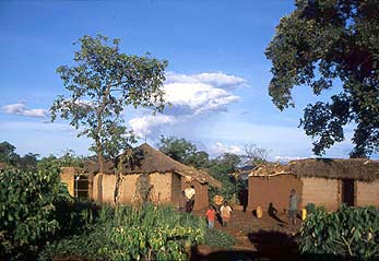 Burundian refugees get a taste of home with "go-and-see" visit | UNHCR