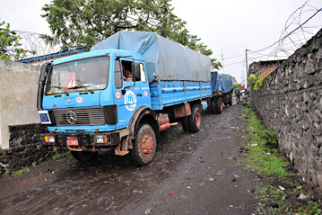 First food reaches displaced Congolese in camps around Goma | UNHCR