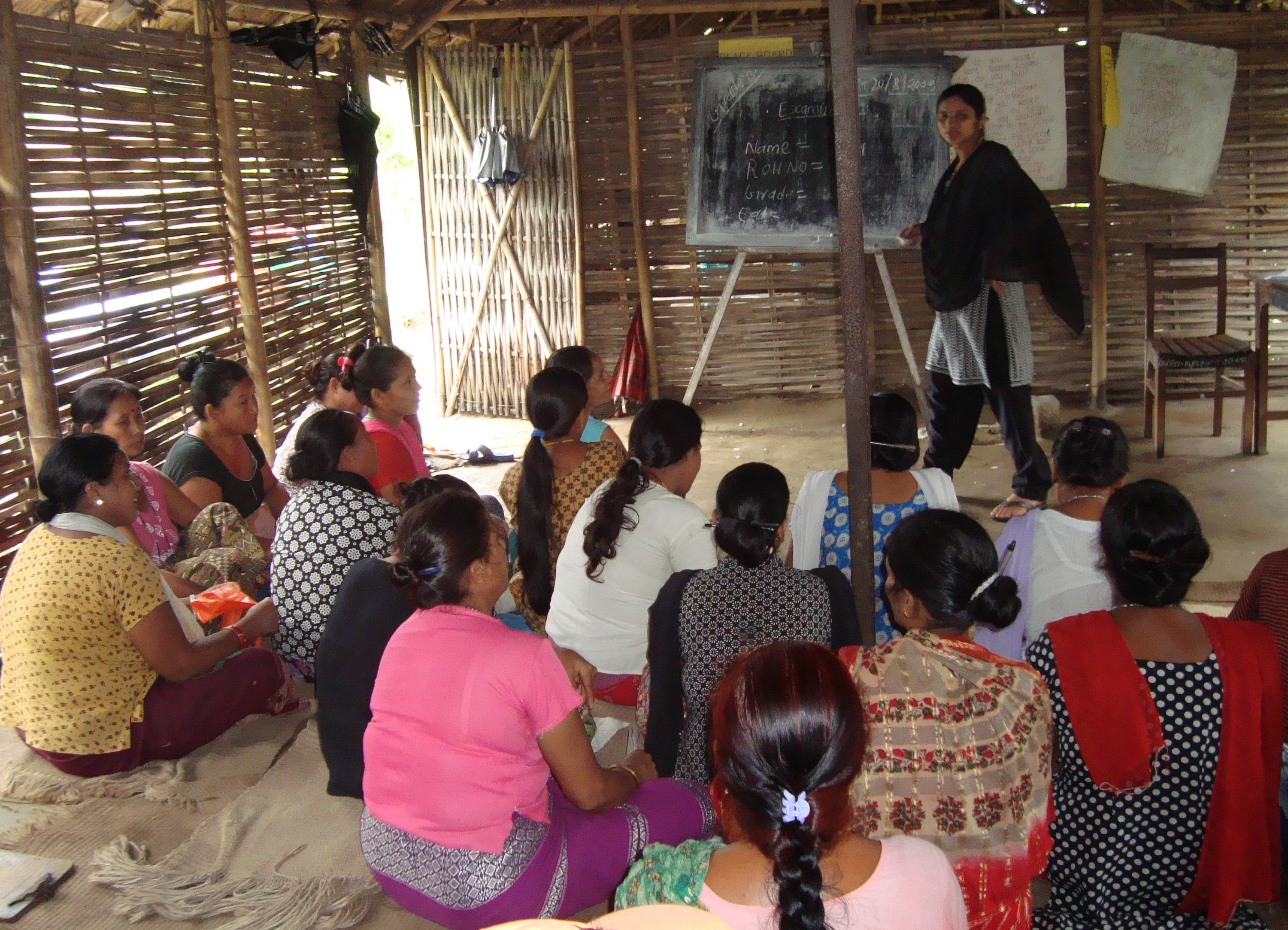 English classes help build confidence among refugees from Bhutan | UNHCR