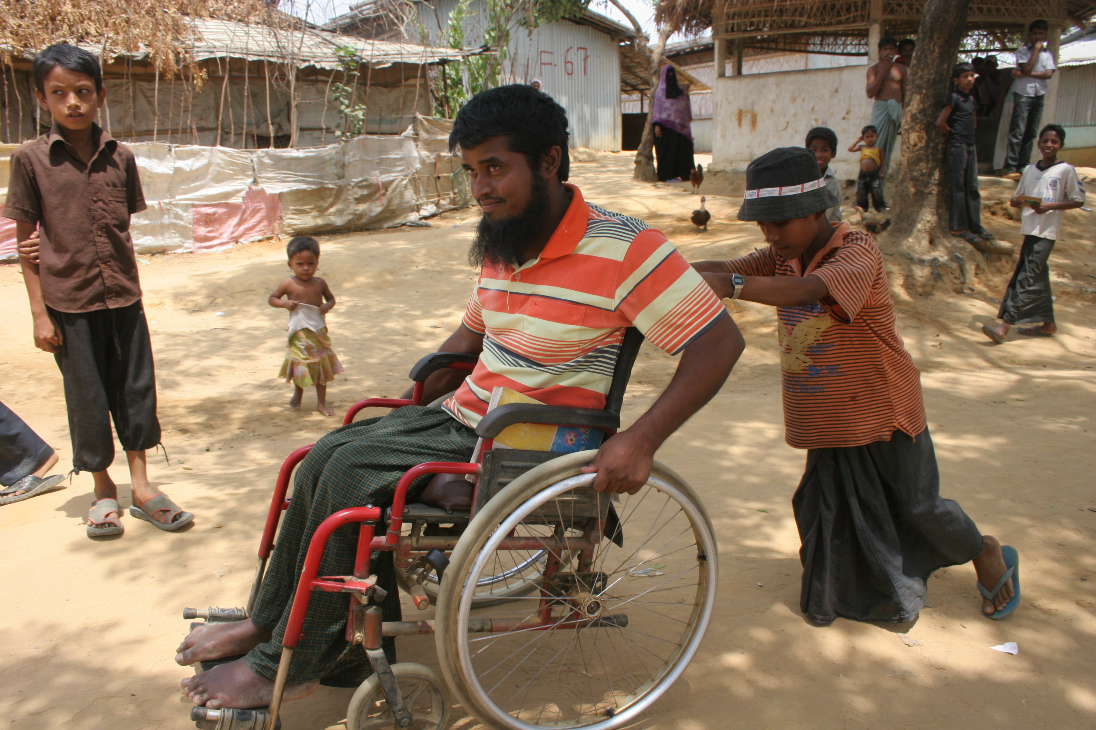 Bangladesh: A UNHCR doctor's inventive care transforms a refugee's life ...