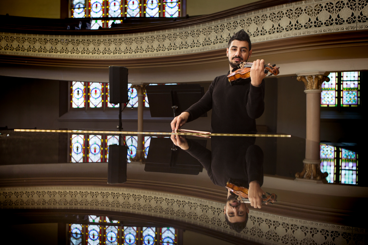 Syrian violinist helps Canadian community hear his song | UNHCR