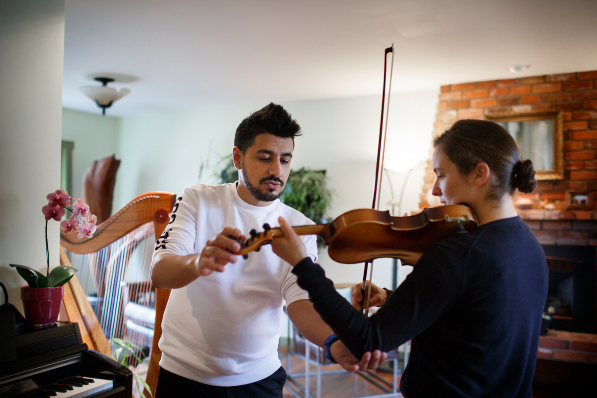 Syrian violinist helps Canadian community hear his song | UNHCR