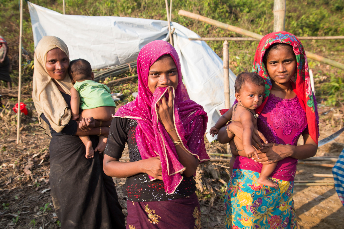 Rohingya refugees build new homes on new site in Bangladesh | UNHCR