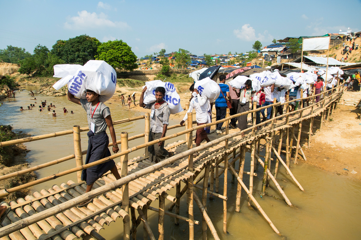 Rohingya refugees build new homes on new site in Bangladesh | UNHCR