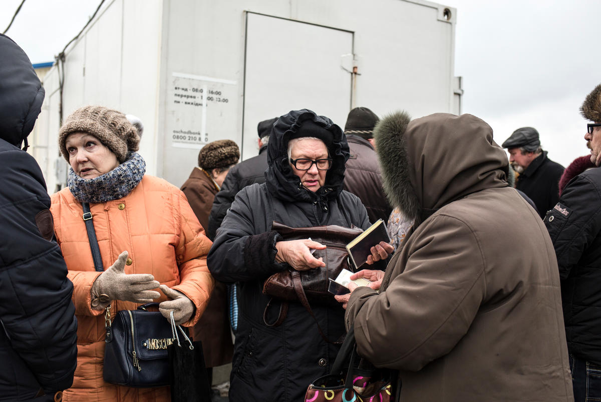 Pensioners caught up in Ukraine conflict struggle to survive | UNHCR