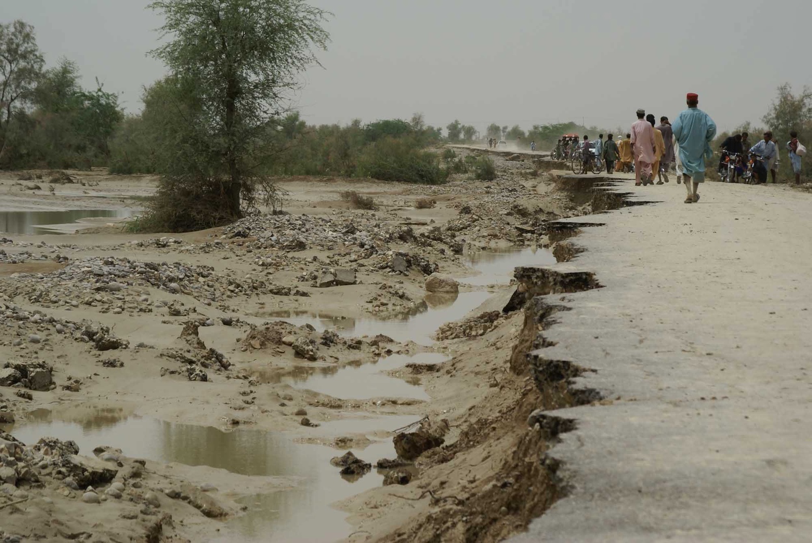 Pakistan : Le HCR débute un pont aérien pour couvrir les besoins ...