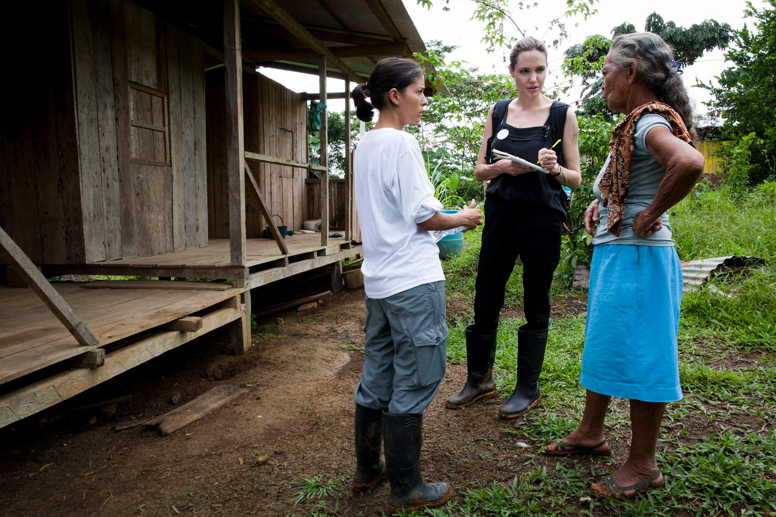 Angelina Jolie visits Ecuador on first mission as UNHCR Special Envoy ...