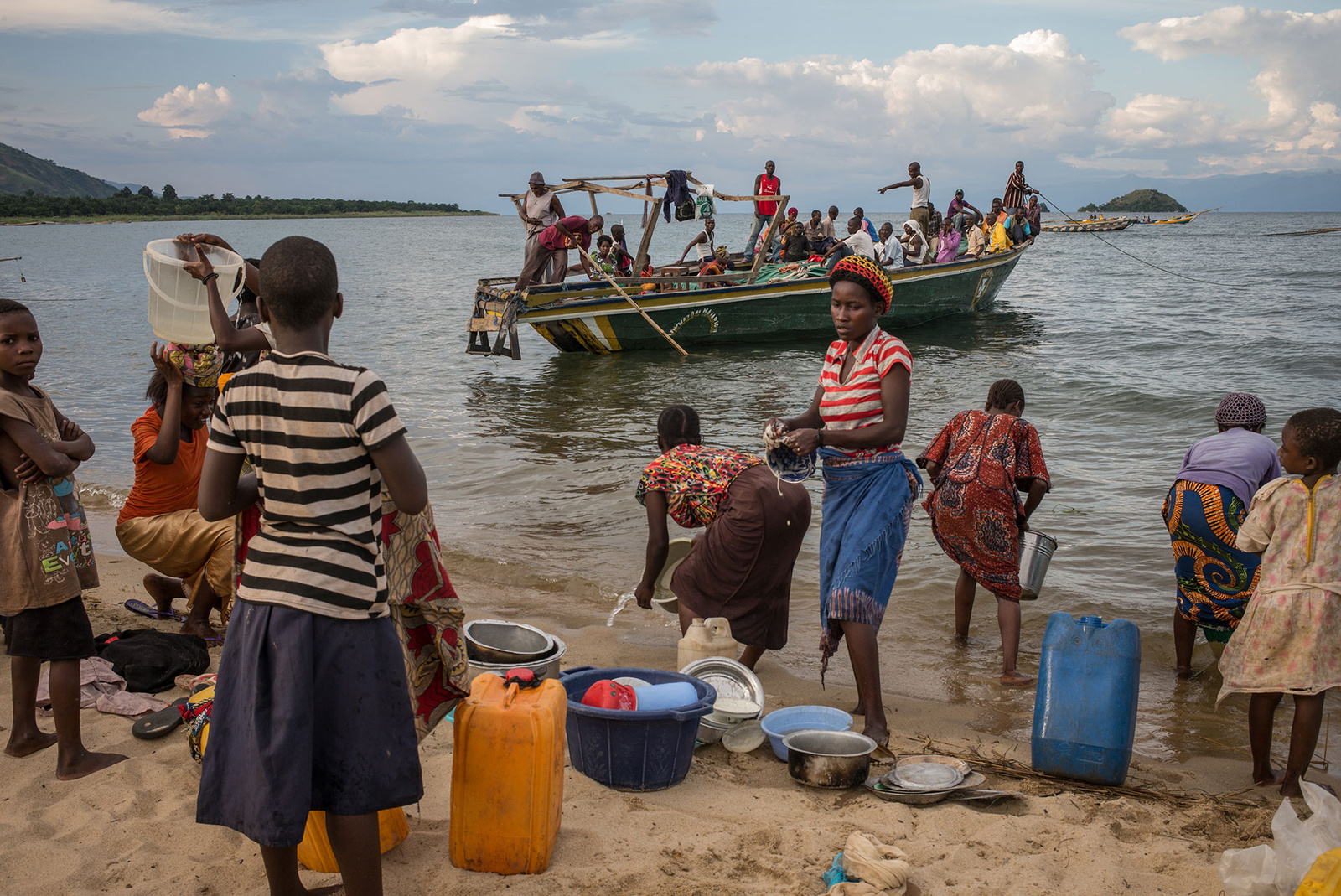 Burundian Refugees Find Solace on Familiar Shores | UNHCR