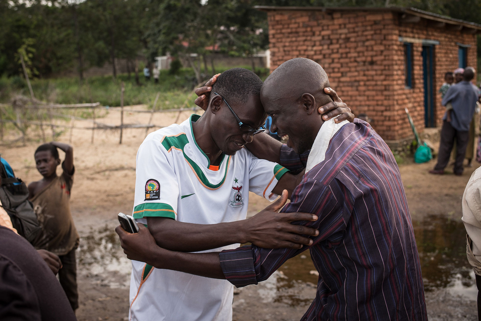 Burundian Refugees Find Solace on Familiar Shores | UNHCR