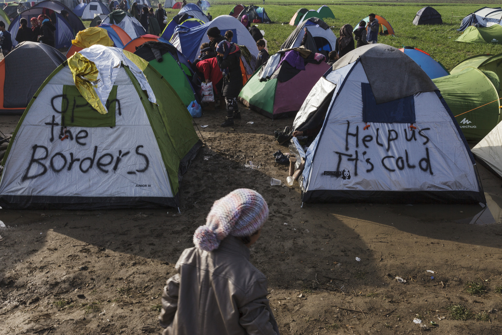 Refugees At Border Bottleneck | UNHCR