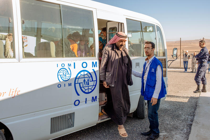Jordan opens a new desert camp for Syrian refugees at Azraq | UNHCR