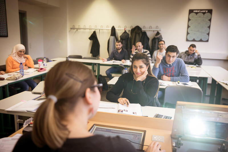 German scheme eases refugee teachers back into class | UNHCR