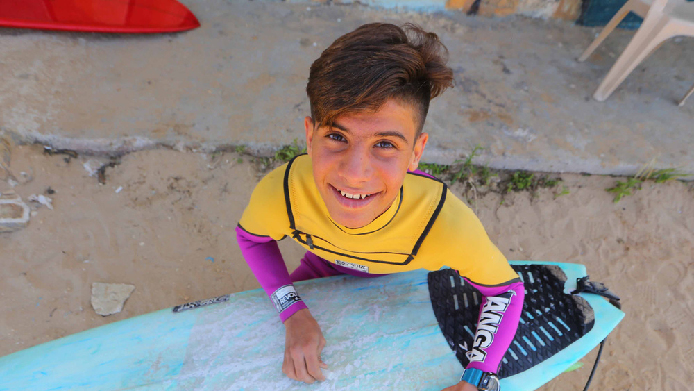 Syrian surfer finds refuge on Lebanon's waves | UNHCR