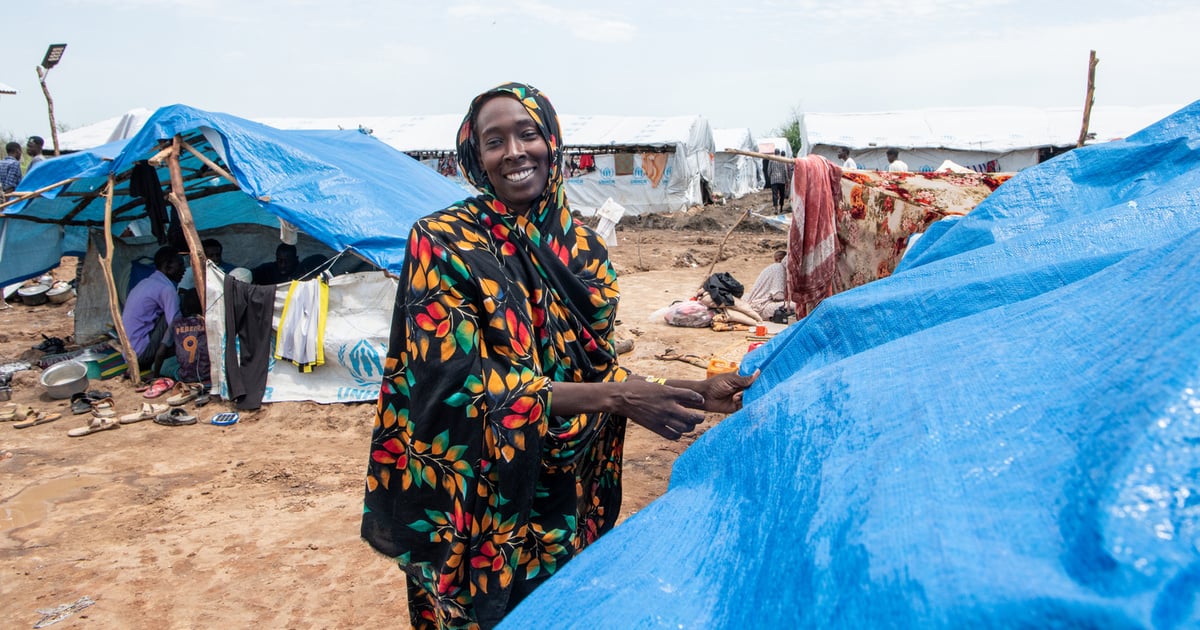 Delivering supplies | UNHCR