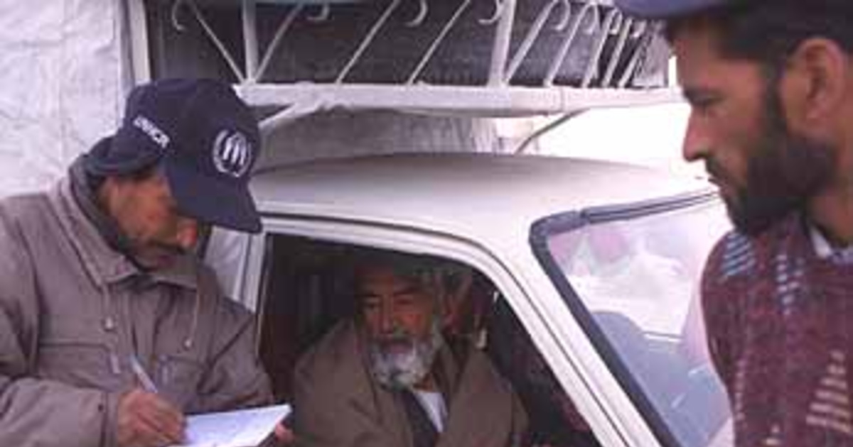 Number of Afghans returning home from Pakistan continues to grow | UNHCR