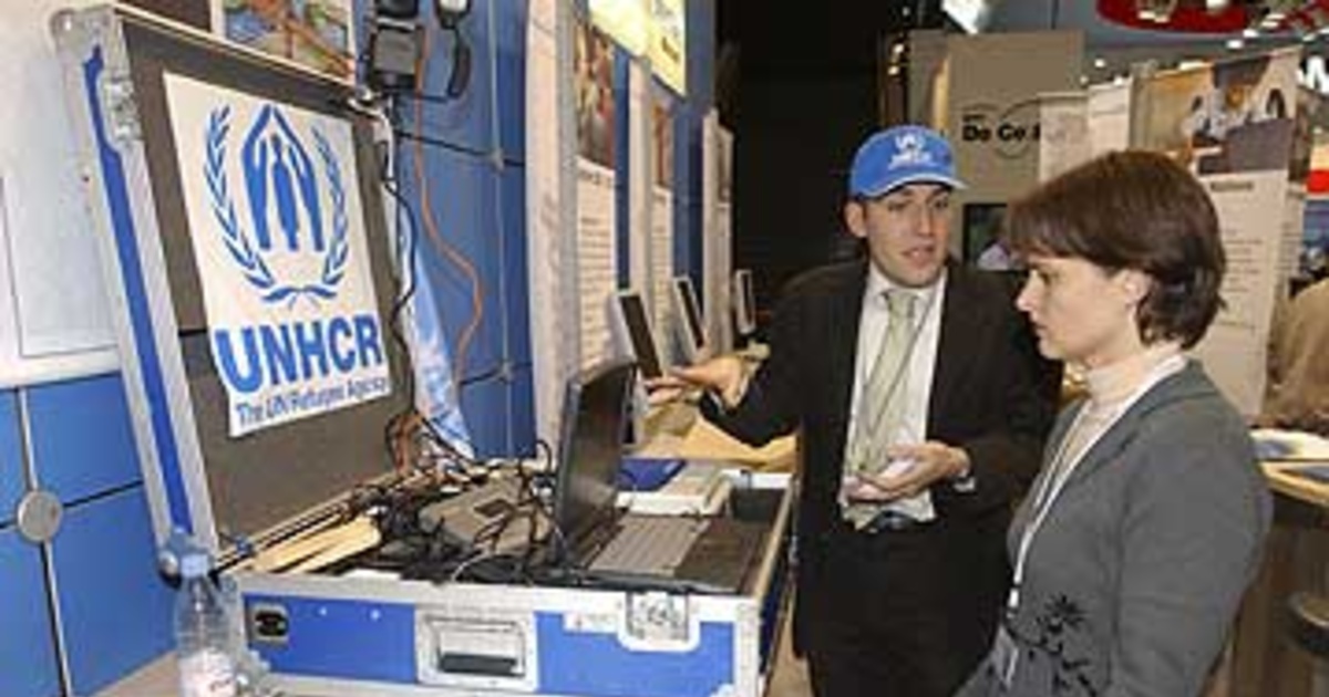 Microsoft to provide learning centres for refugees | UNHCR