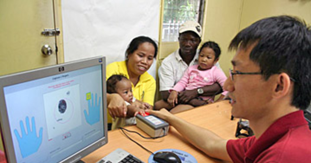 Fingerprints mark new direction in refugee registration | UNHCR