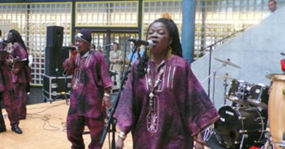 UNHCR staff rock to the rhythms of the Refugee All Stars | UNHCR