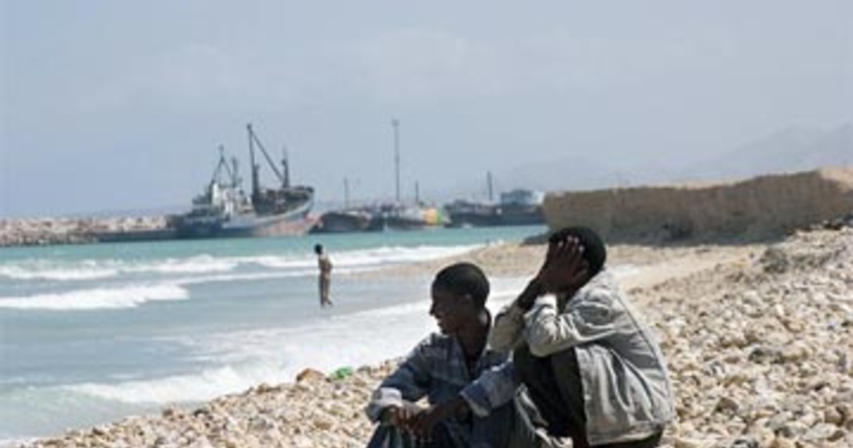 Thousands gather in Somalia port for Gulf of Aden sailing season | UNHCR