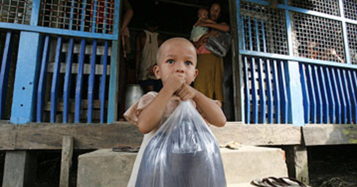 Fourth airlift brings UNHCR relief goods into Myanmar | UNHCR