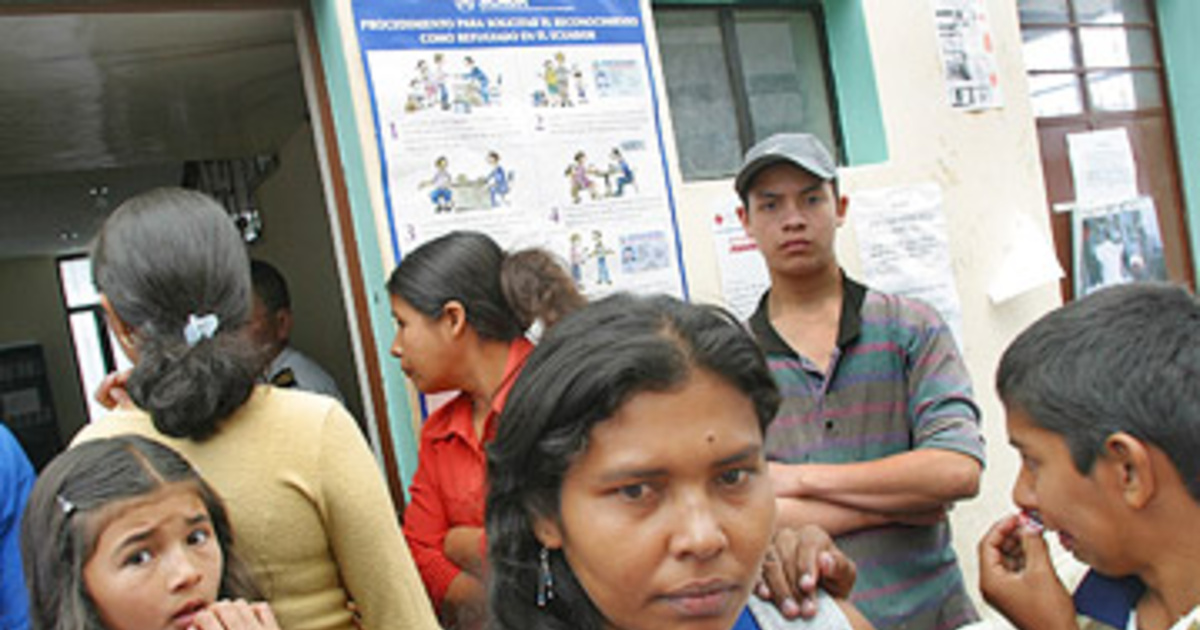 UNHCR opens information centre for Colombians on Ecuador border | UNHCR