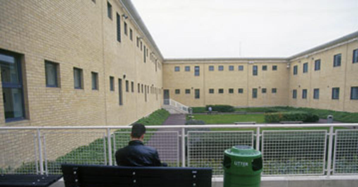 UNHCR and UK work to improve refugee status determination | UNHCR