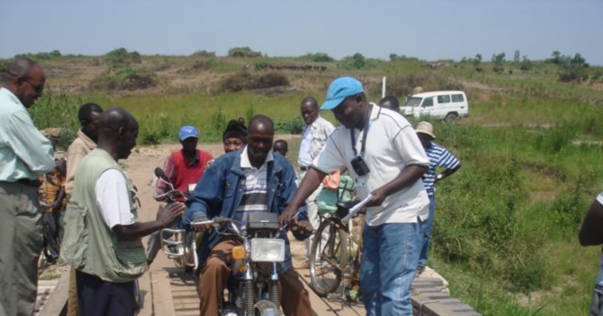 Building bridges in Congo – physically and symbolically | UNHCR