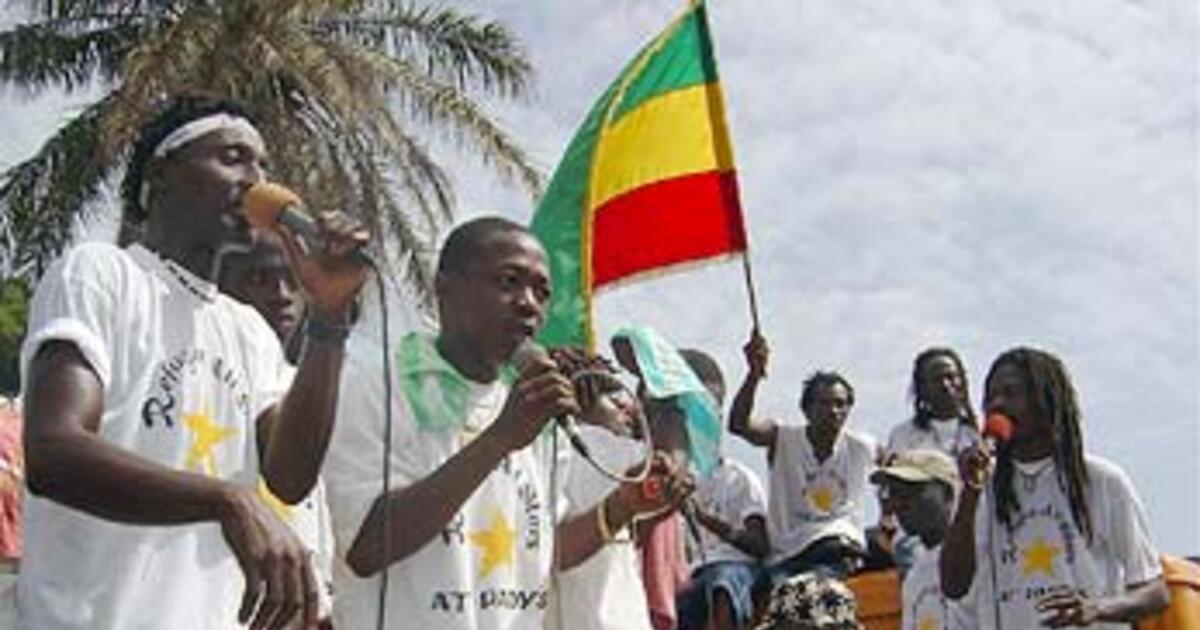 Les « Refugee All Stars » lancent leur premier album à Freetown | HCR