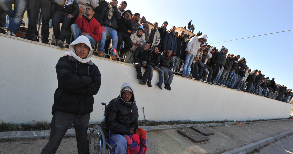 UNHCR helps Italy cope with high seas influx of thousands of Tunisians ...