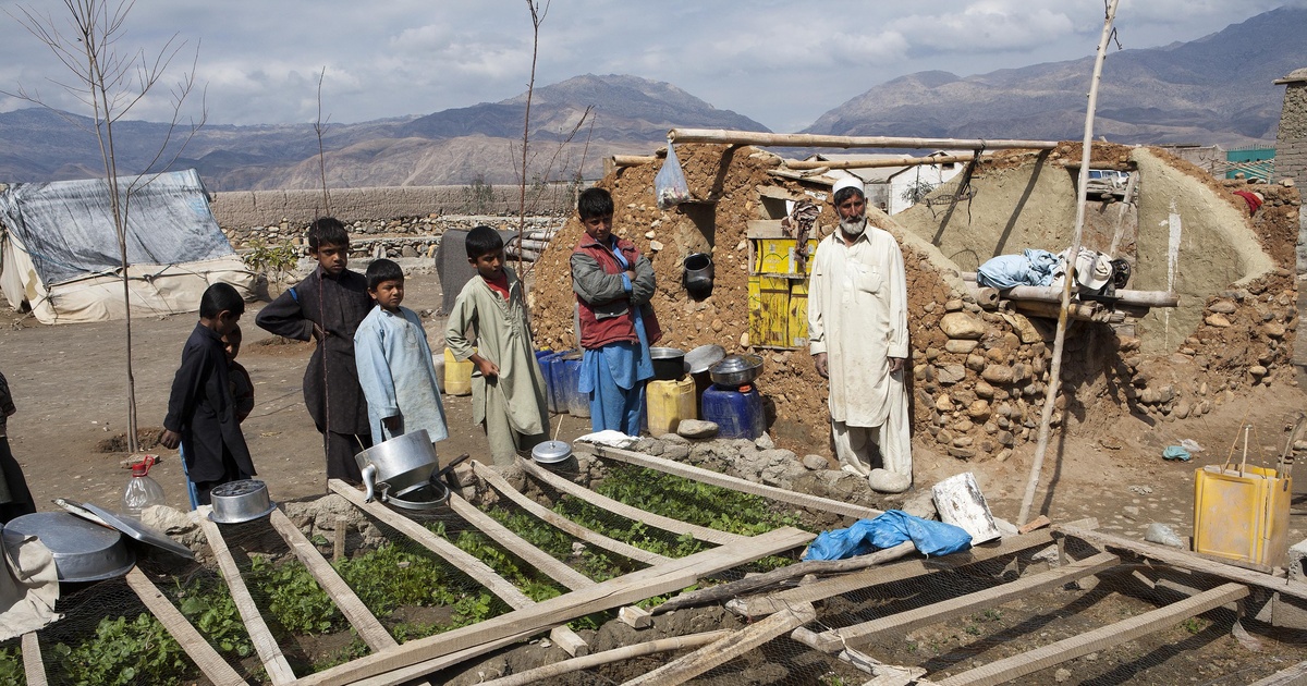 Return figures to Afghanistan down to 60,000 in first 10 months | UNHCR