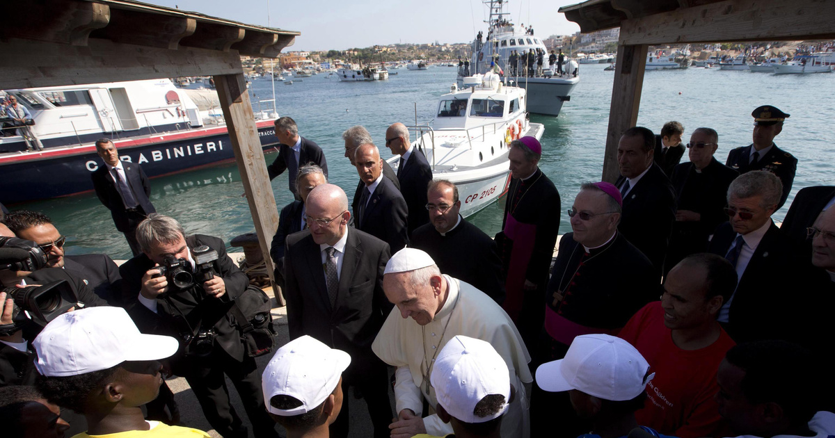Pope Francis prays for migrants, refugees during landmark visit to ...