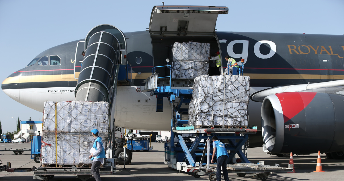 UNHCR airlifts urgent aid into Turkey to help refugees fleeing ISIS | UNHCR