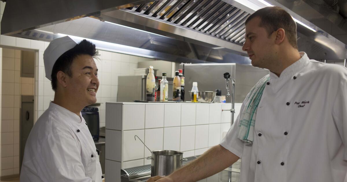 Afghan trainee chef has the recipe to make it in Hungary | UNHCR