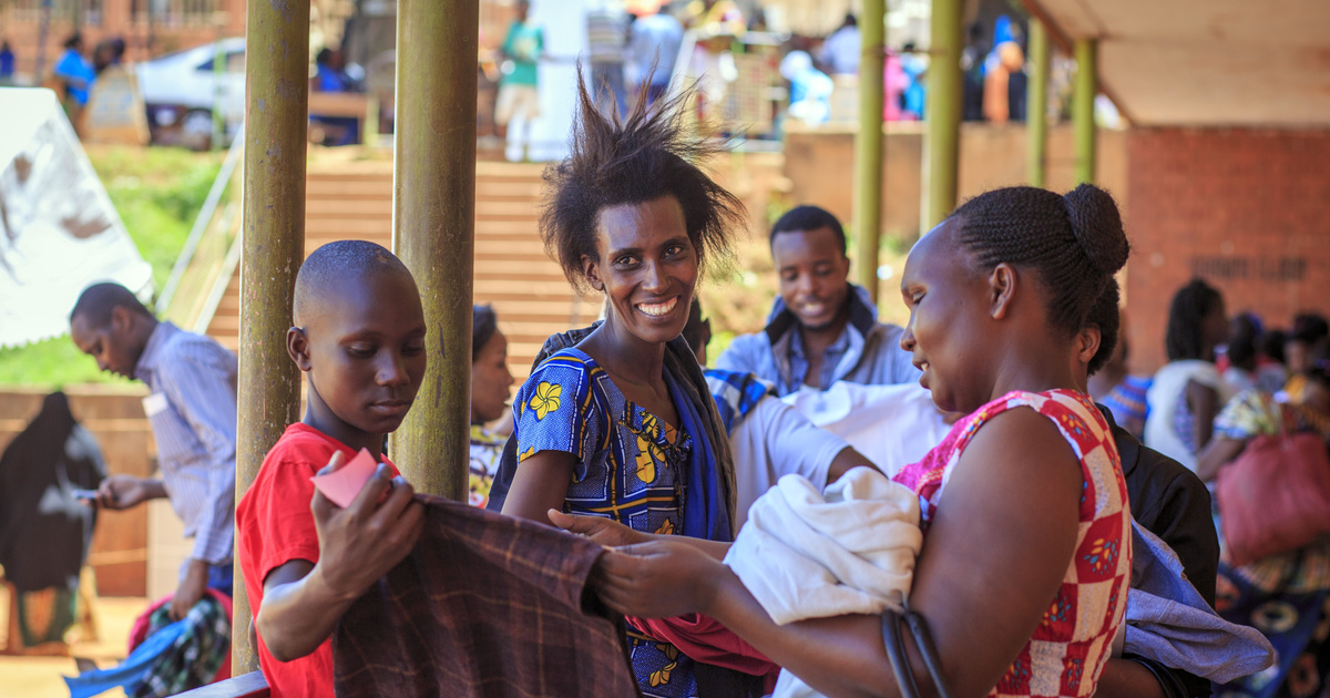 UNIQLO distributes 10 millionth item of clothing to refugees with UNHCR ...