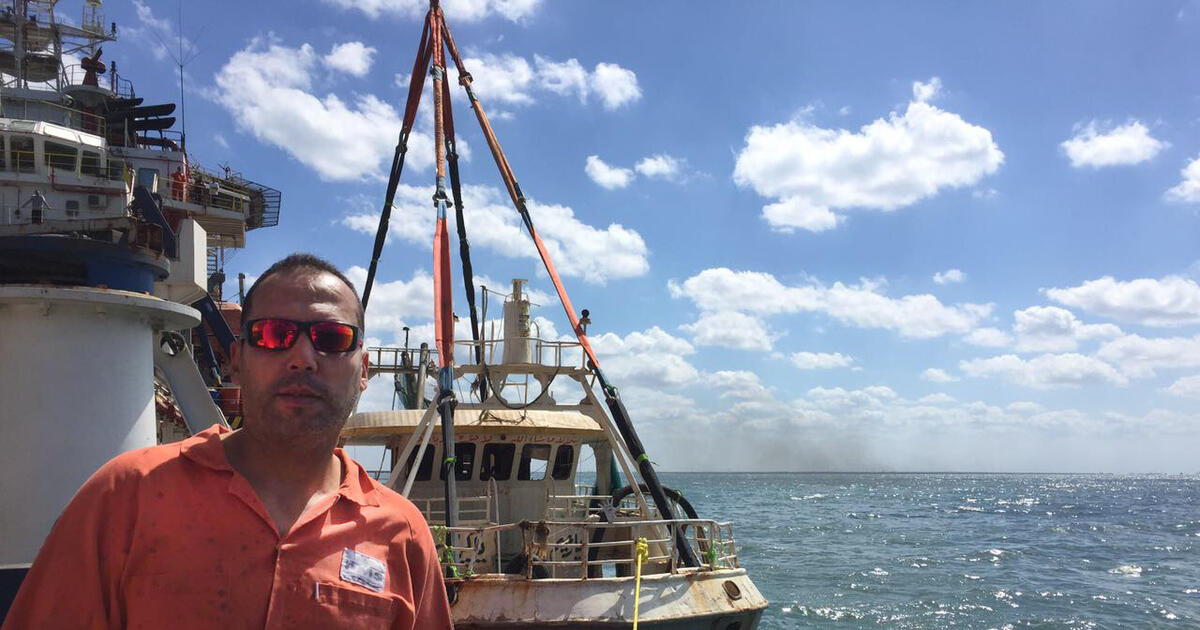 Diver recalls horror of refugee boat sinking off Egypt | UNHCR