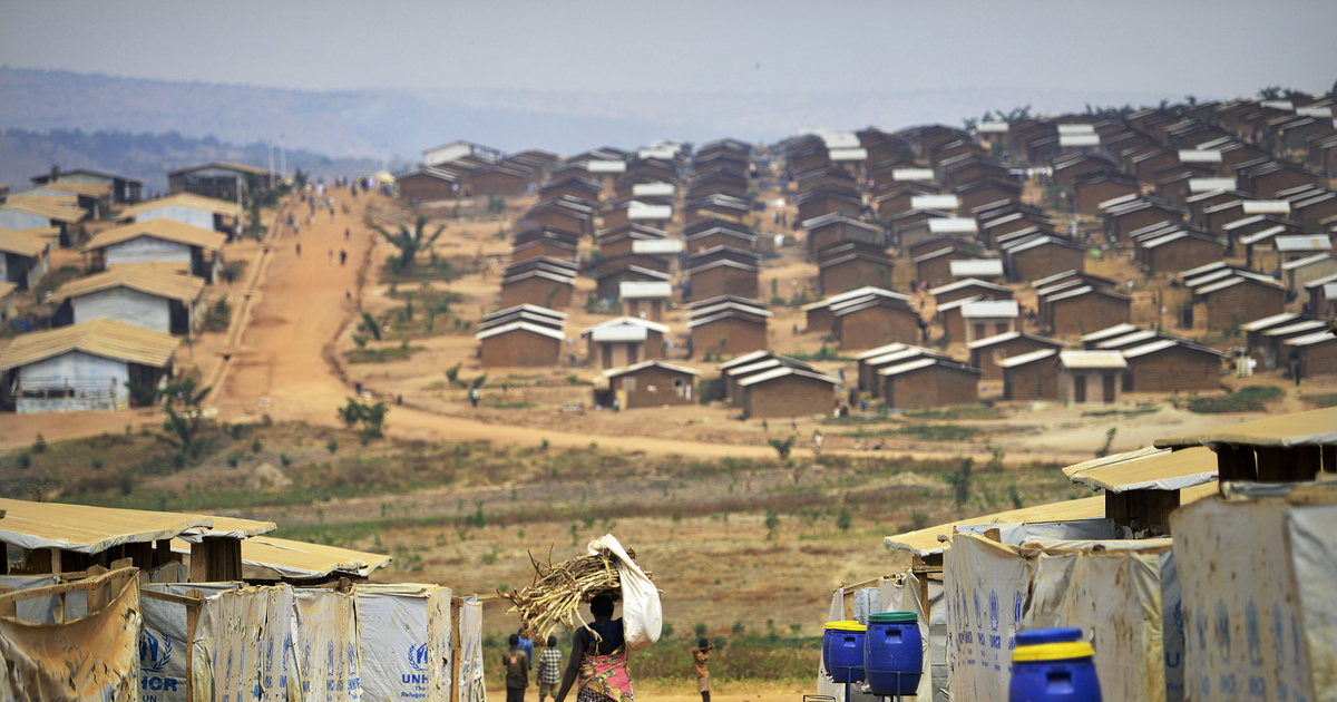 IOC launches campaign to bring light to refugee camps | UNHCR