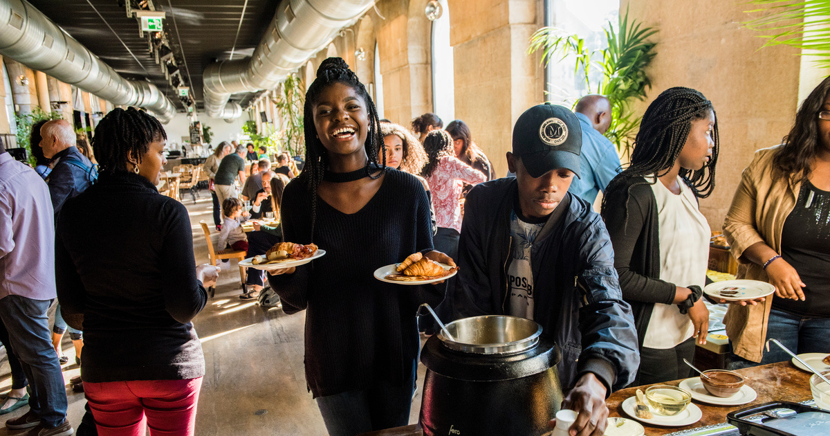Refugee chefs serve up success at food festival | UNHCR