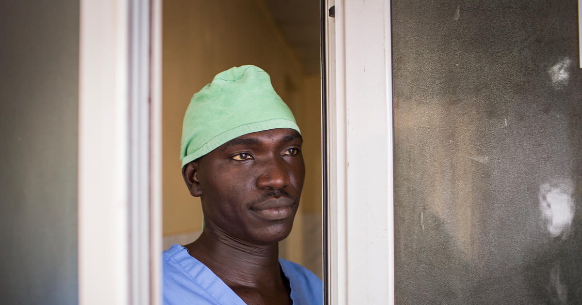 Hands-on experience is secret of Bunj nurse's success | UNHCR