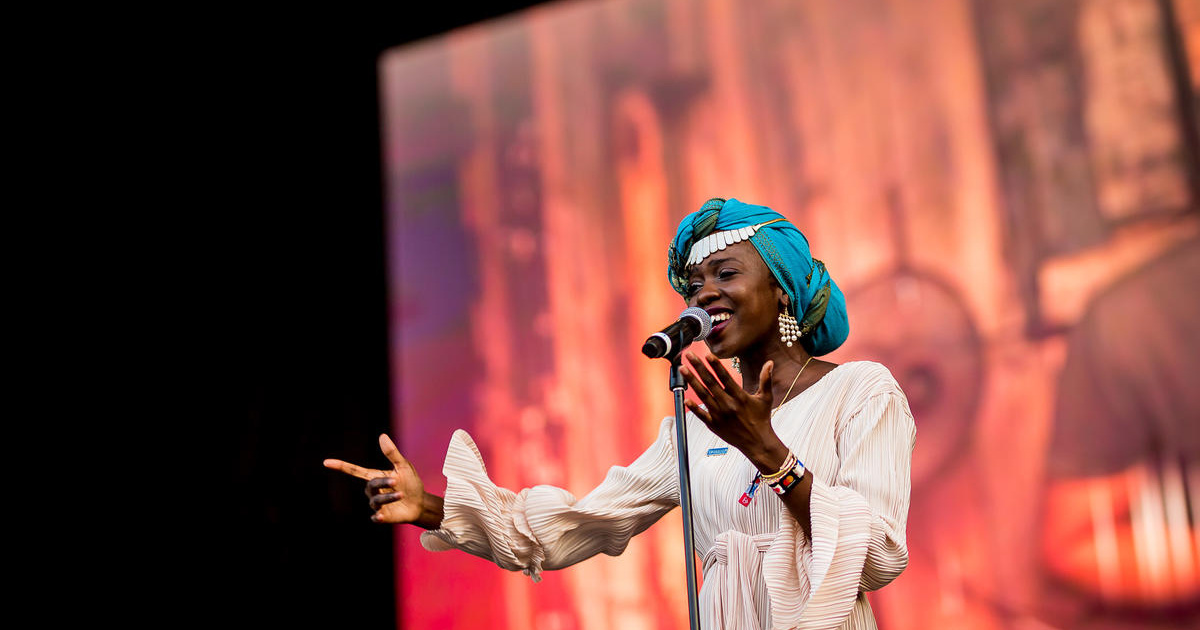 Slam poet speaks for refugees at music festival in Hungary | UNHCR
